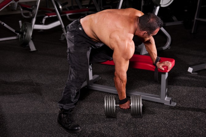 One Handed Dumbbell Row – Fitness Drive